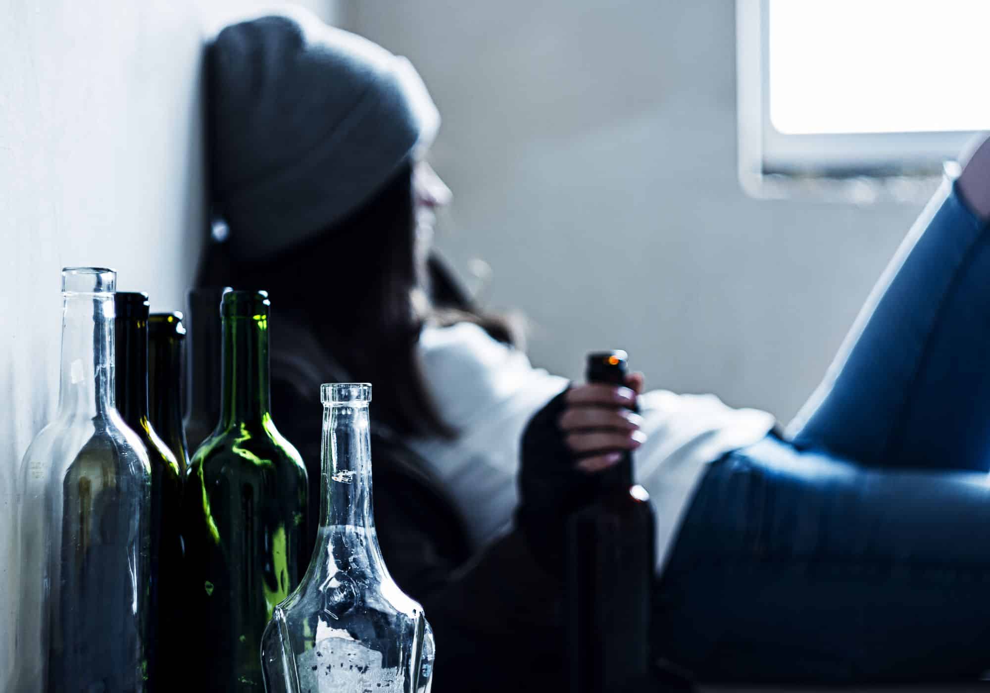 Alcohol Withdrawal: Symptoms, Timeline and Treatment