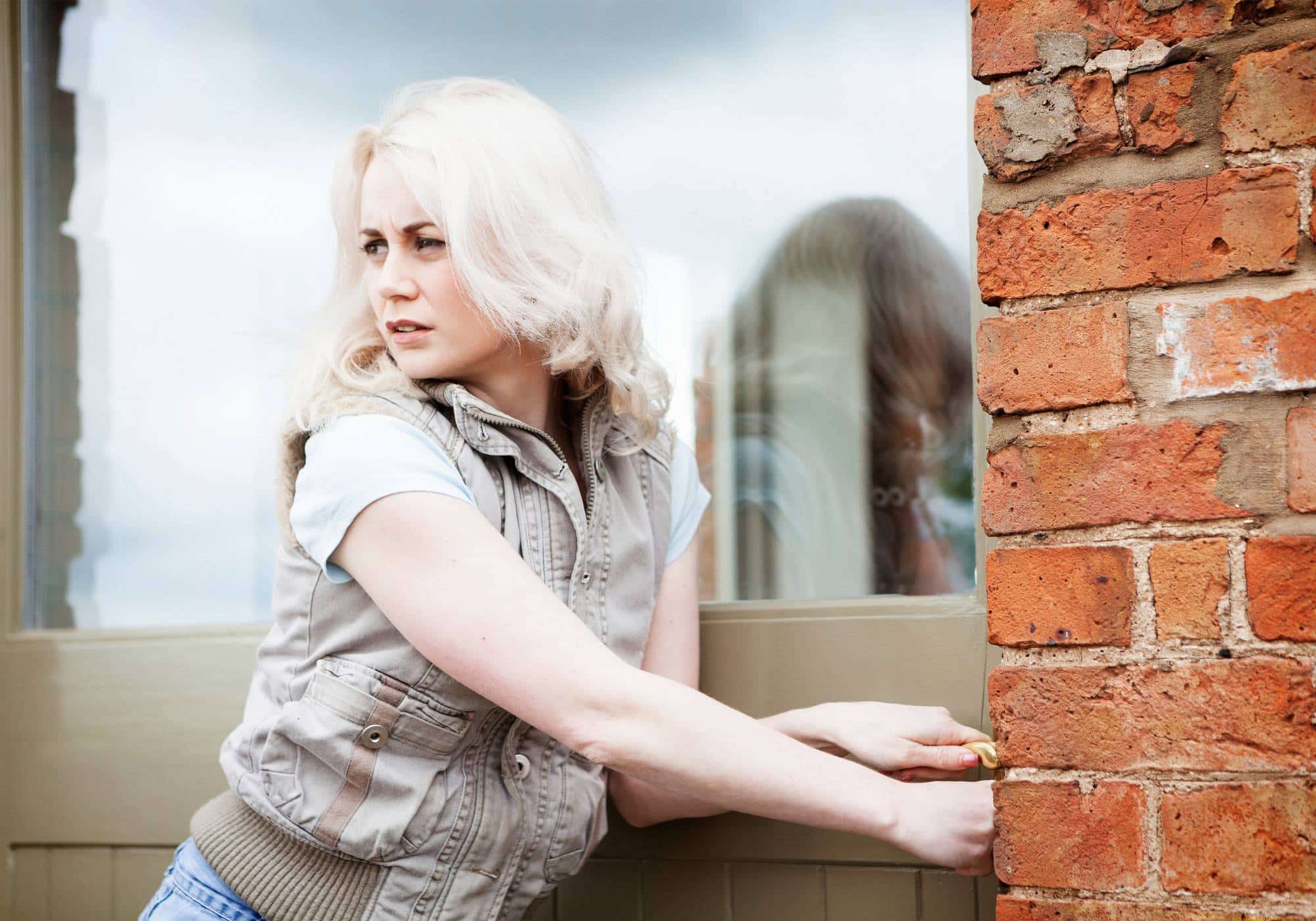 Paranoid Schizophrenia: Signs, Symptoms, and Treatment