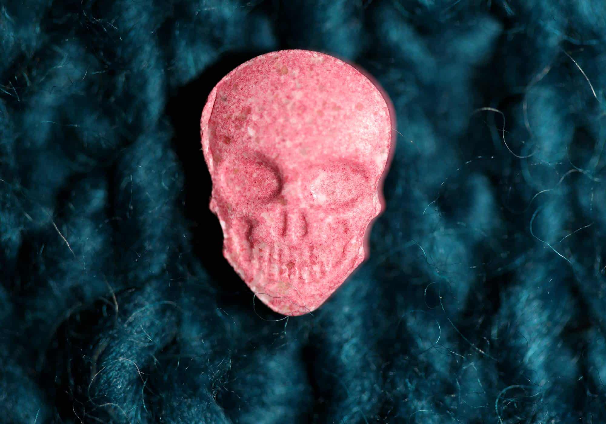 The IP 110 White Pill: Uses, Dosages, Effects & Risks