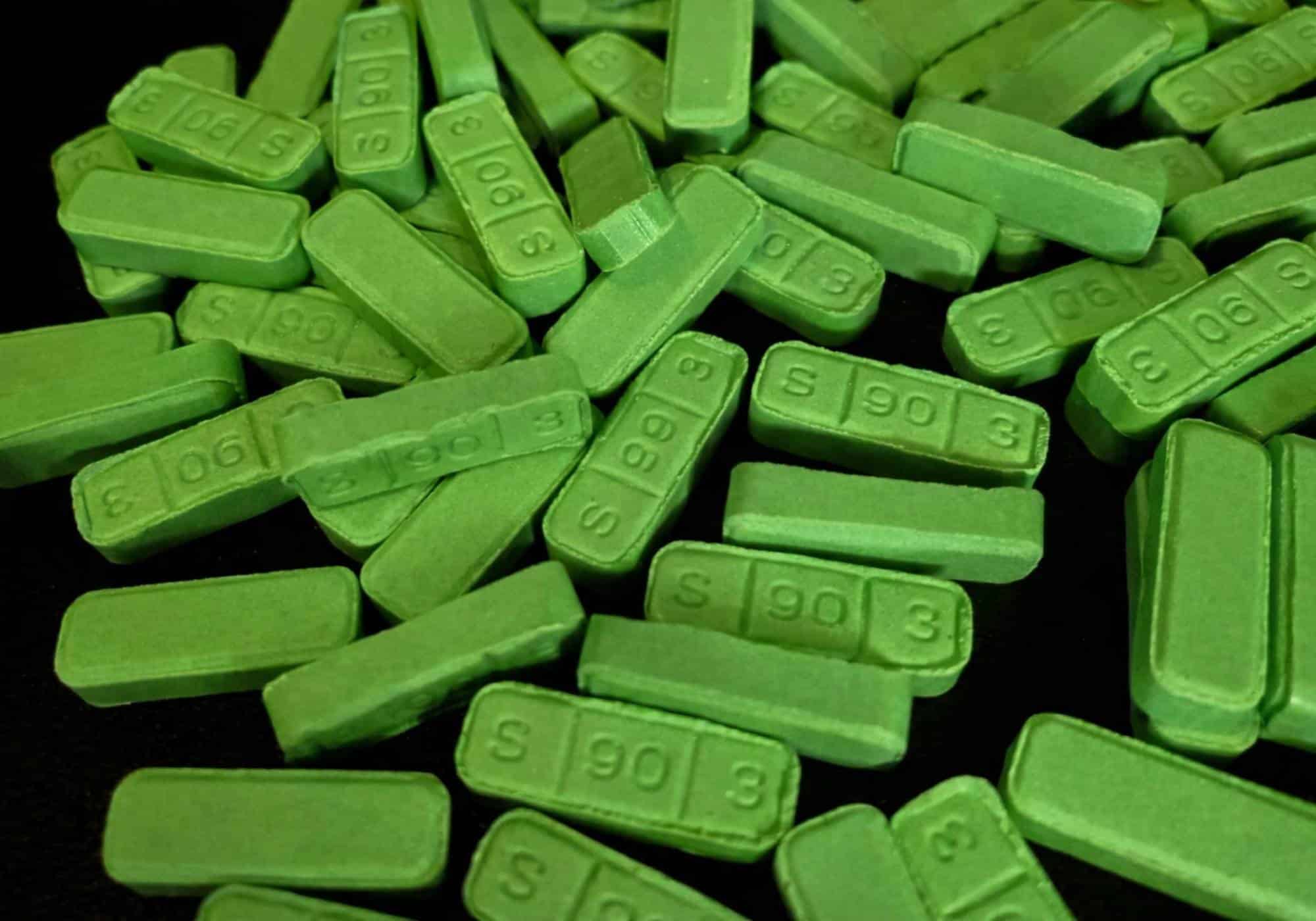 The IP 110 White Pill: Uses, Dosages, Effects & Risks